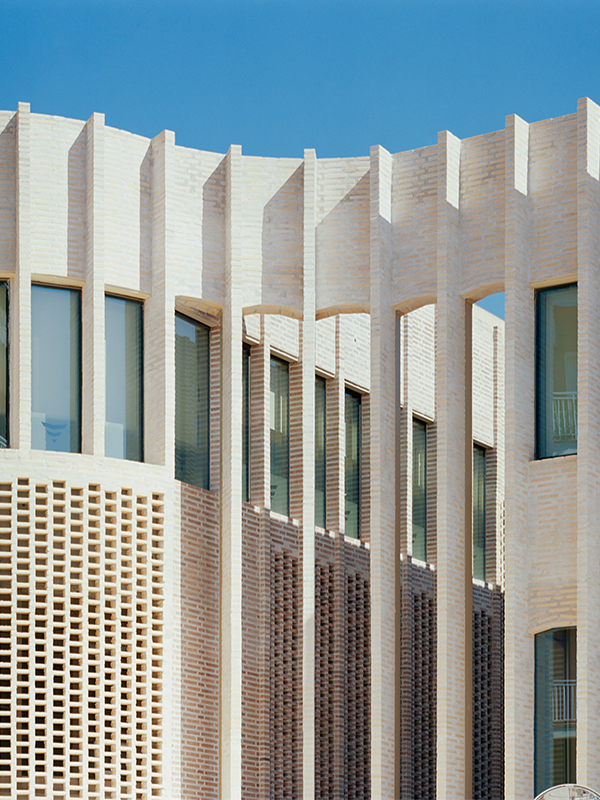 Radiotherapy and hemodialysis center – BAAS arquitectura
